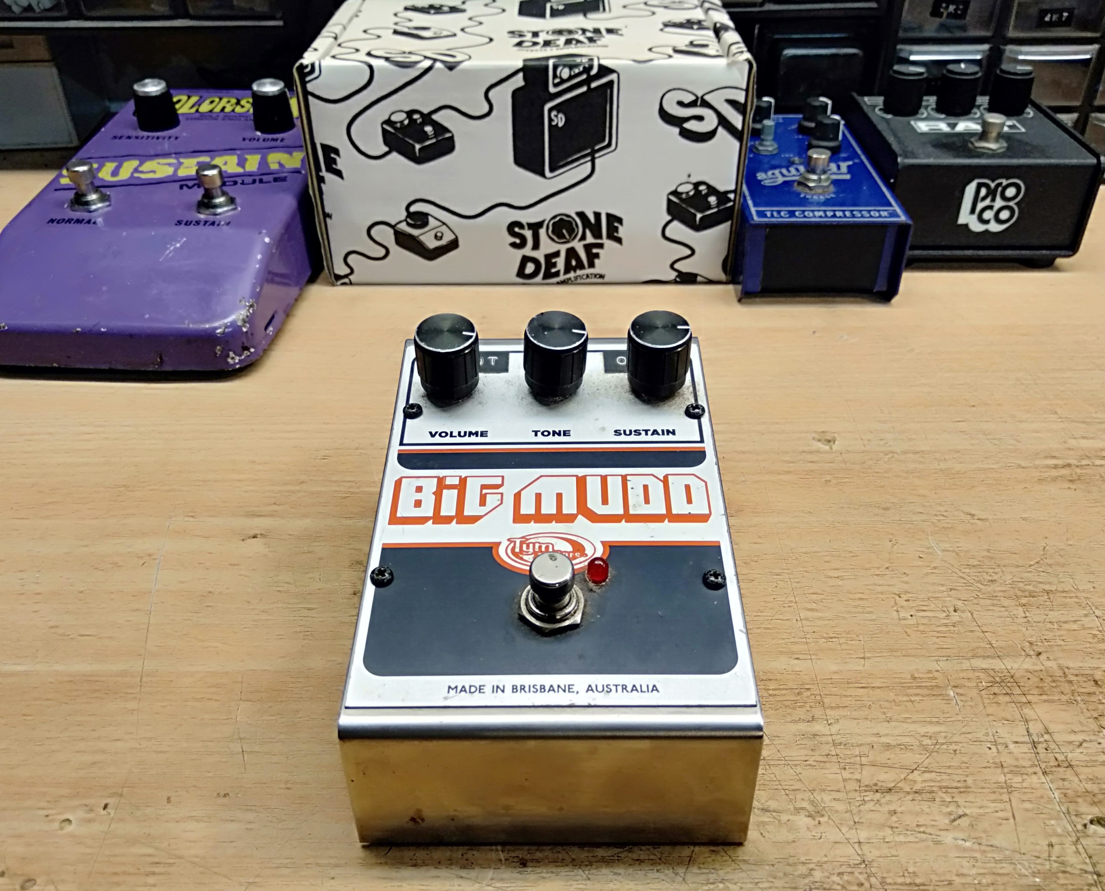 On the bench – Tym Guitars Online